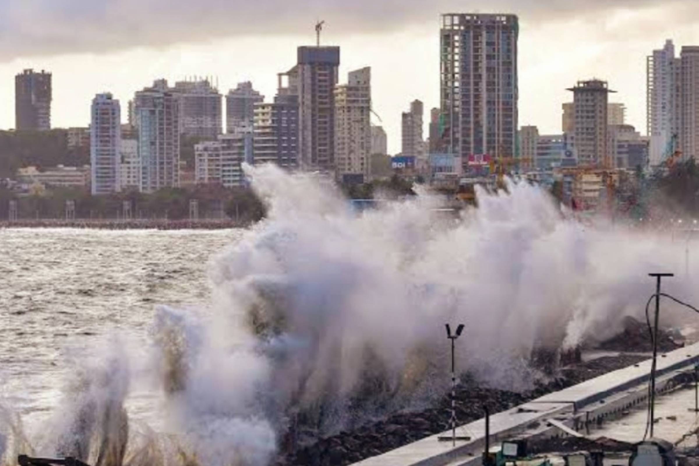 Dreadful cyclone forces evacuation of 75,000 people on India’s west coast